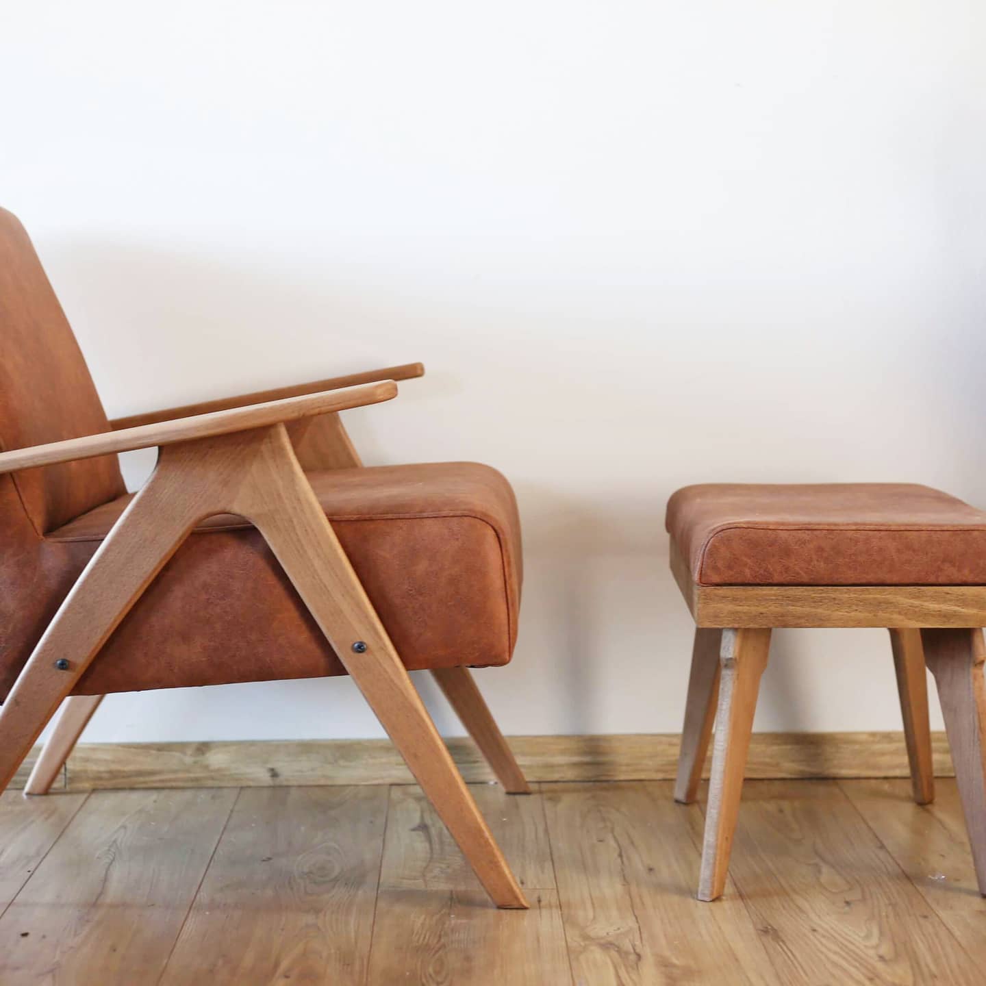 Set fotelja i tabure – Retro Design