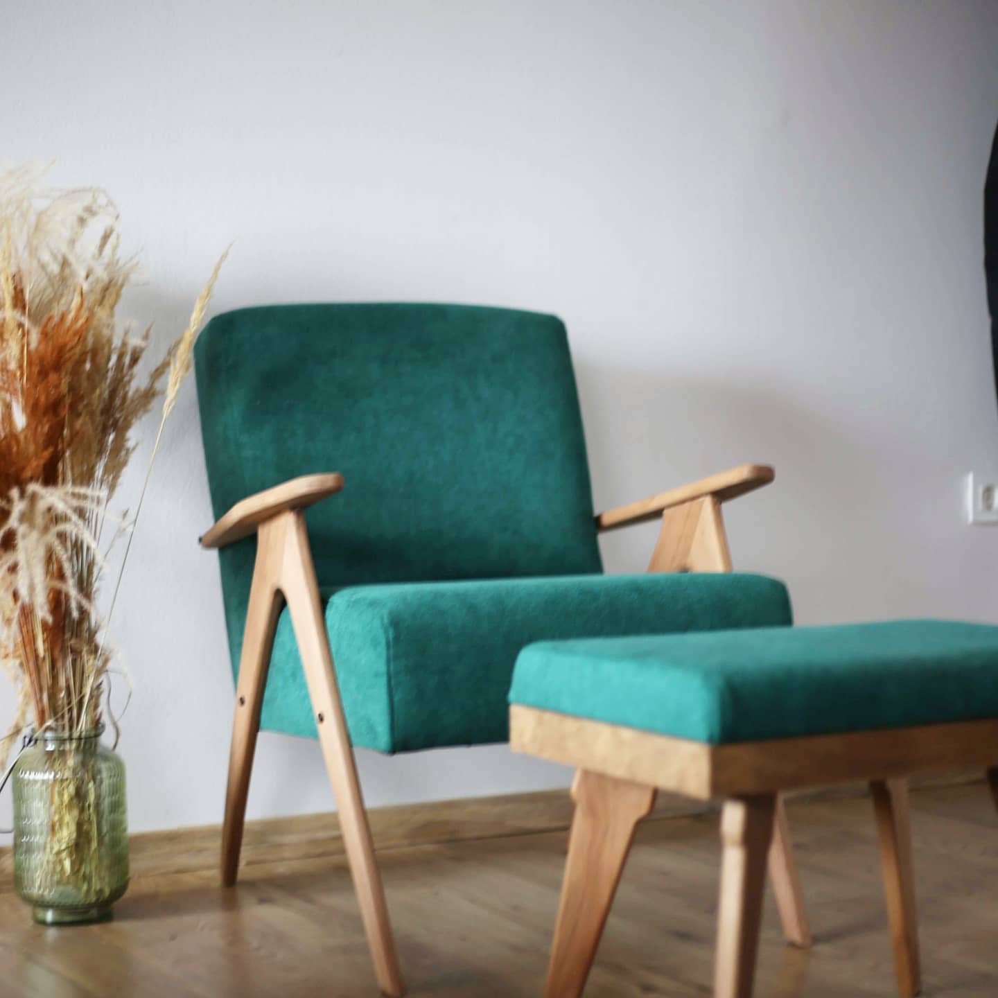 Set fotelja i tabure – Retro Design