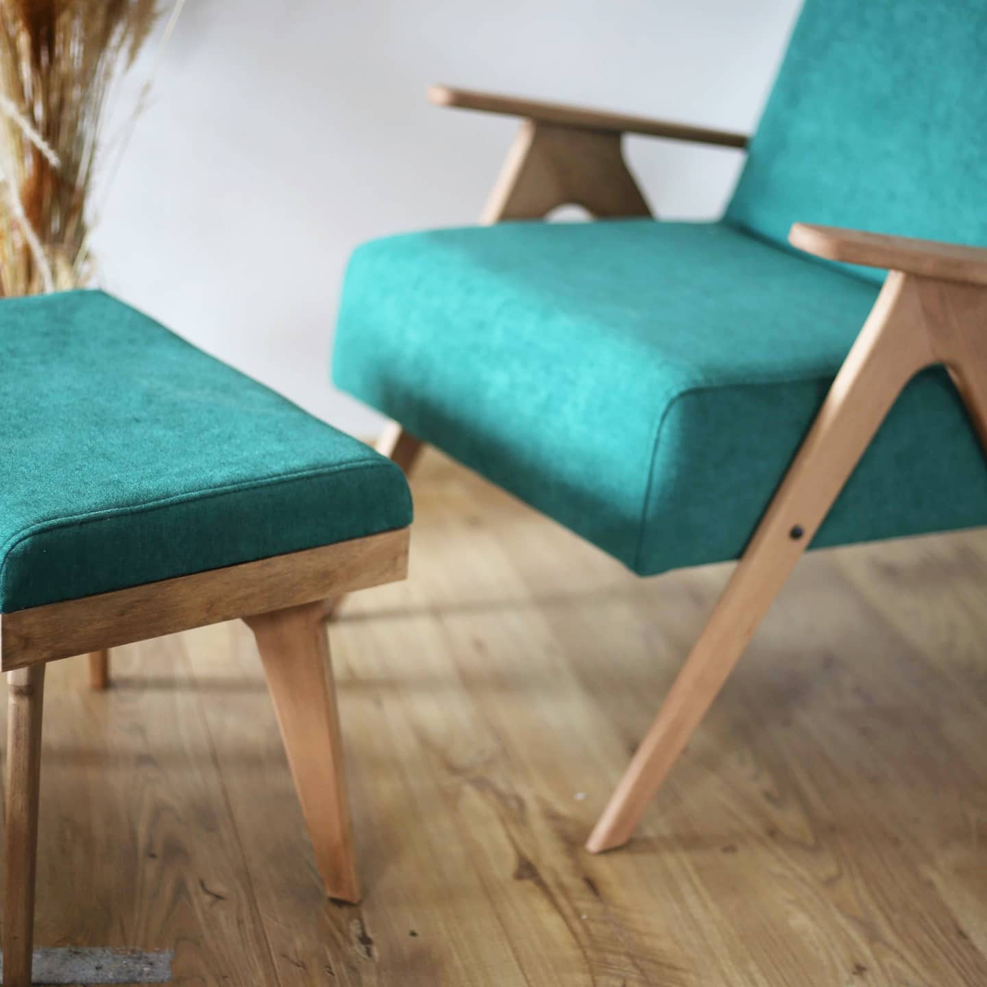 Set fotelja i tabure – Retro Design